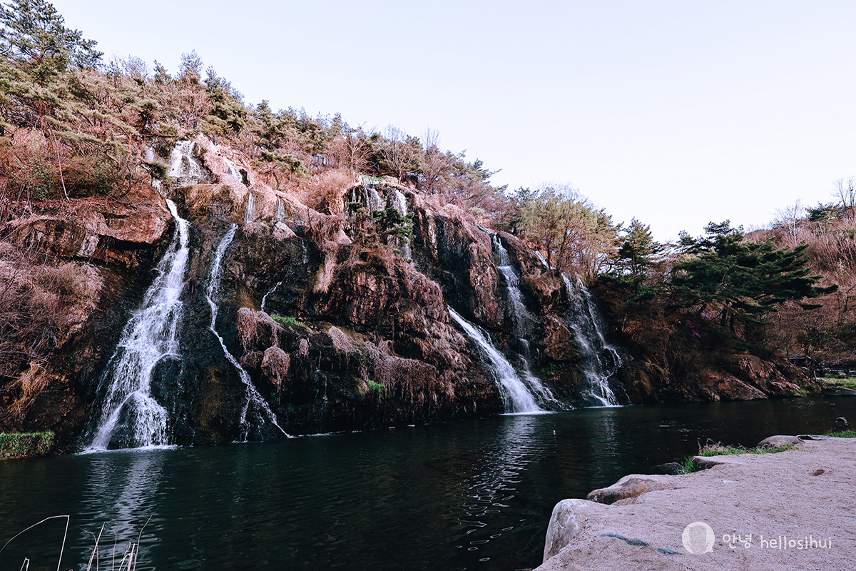 Korea 2024: Chill Moments at Cafe Pokpo by the Falls – hellosihui